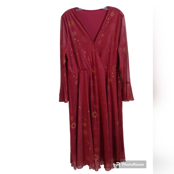 BloomChic | Dresses | Nwt Bloomchic Burgundy Midi Dress With Golden ...